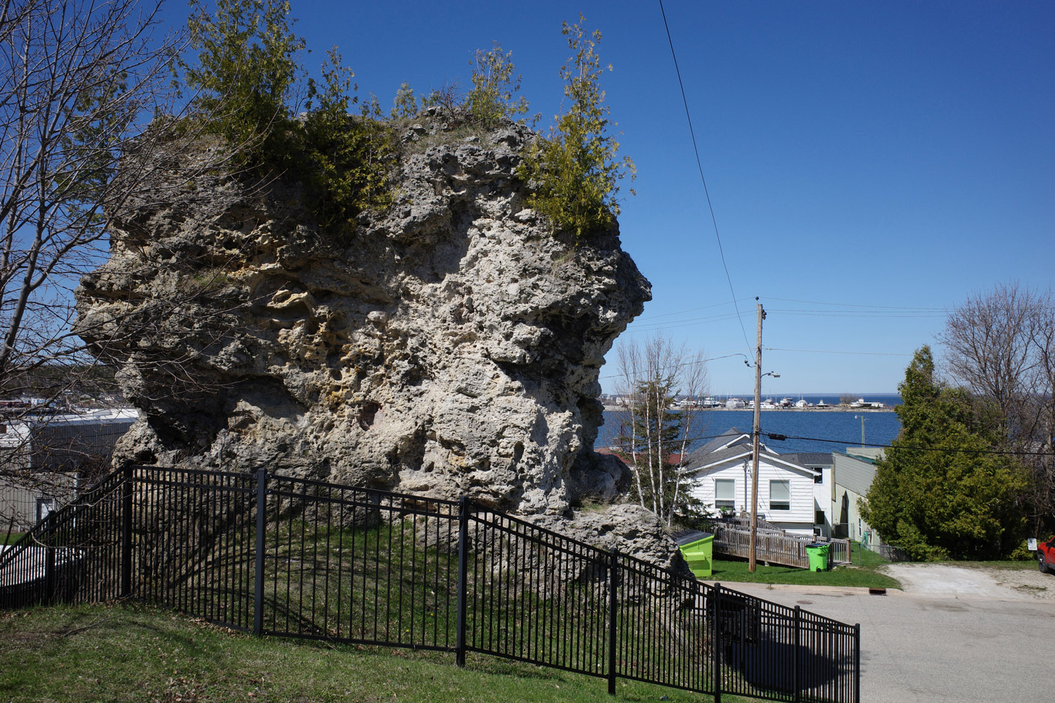 How Sea Stacks Emerged From a Prehistoric Mega-Lake - Michigan Enjoyer